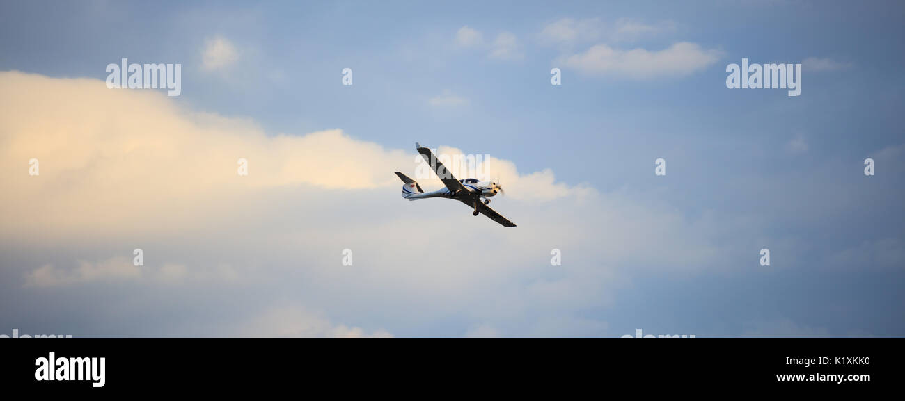 Small plane hi-res stock photography and images - Alamy