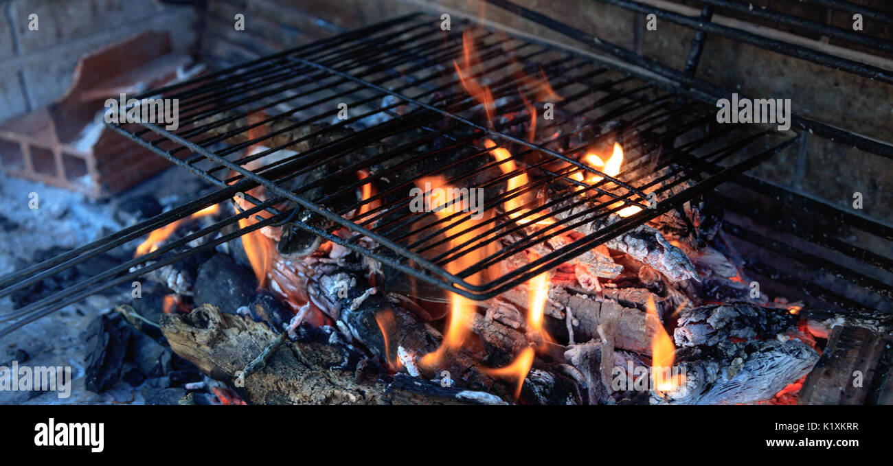 Hot empty BBQ grill with bright flames Stock Photo - Alamy