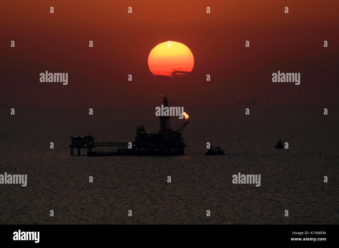 North sea oil rig sunset hi-res stock photography and images - Alamy