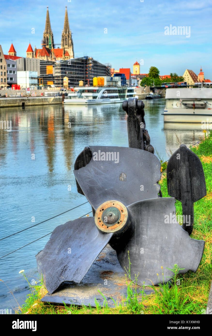 Broken propeller hi-res stock photography and images - Alamy