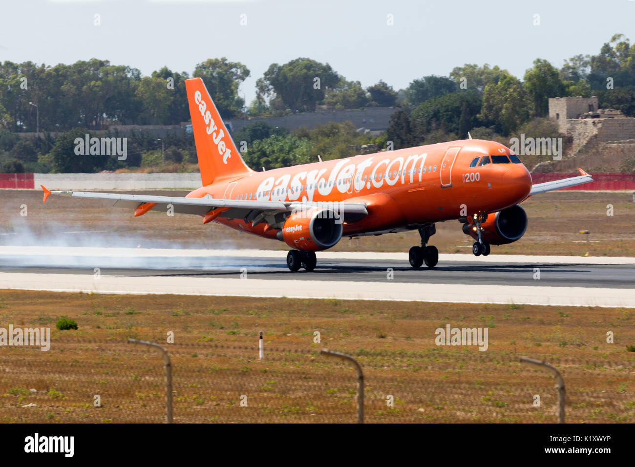 Easyjet a320 214 wing hi-res stock photography and images - Alamy