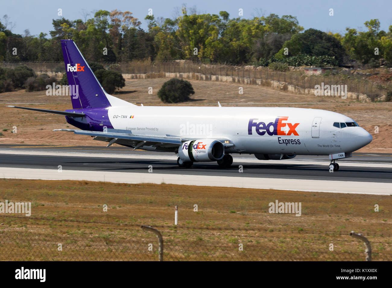 Fedex plane landing hi-res stock photography and images - Alamy