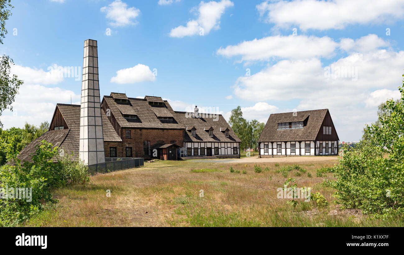 Silver building architecture hi-res stock photography and images - Alamy