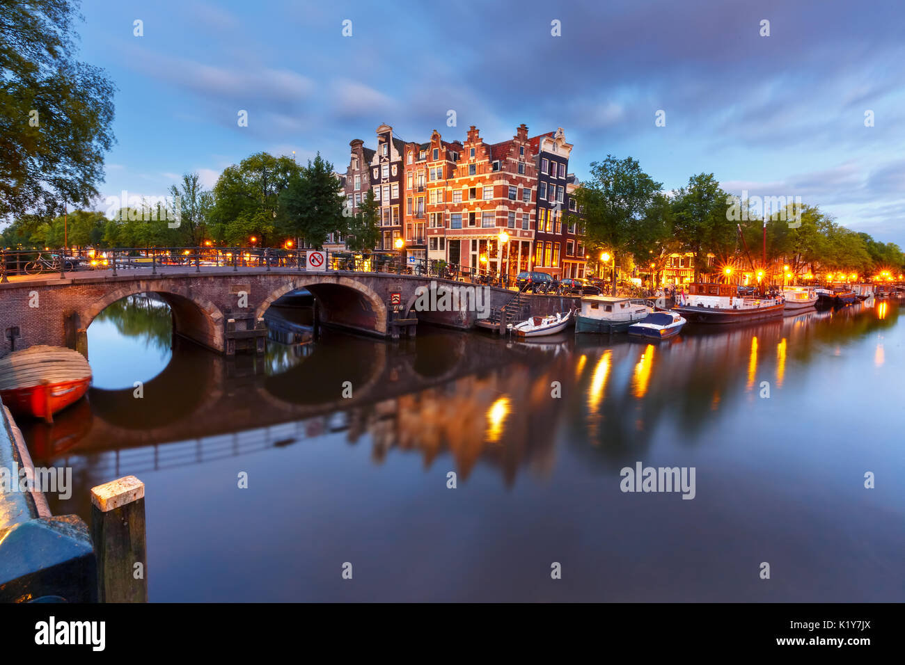 Night city view of Amsterdam canal and bridge Stock Photo - Alamy