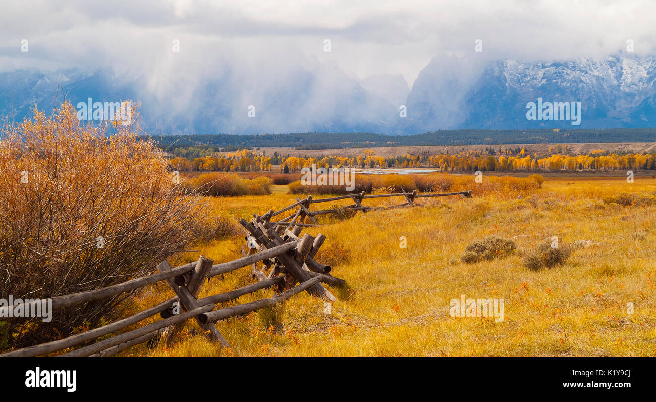 Snake River Fence Stock Photo - Alamy