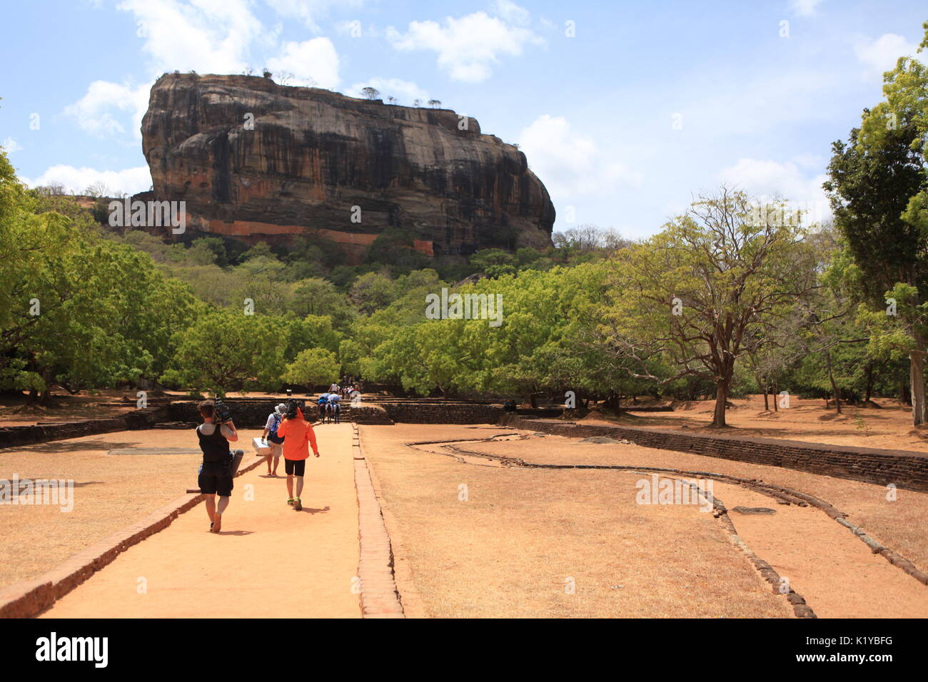Tourists going to Sigiriya rock Stock Photo - Alamy