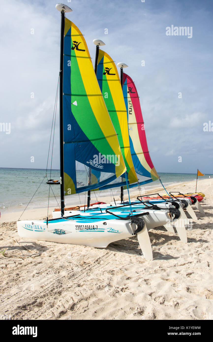 Row boats on beach hi-res stock photography and images - Alamy
