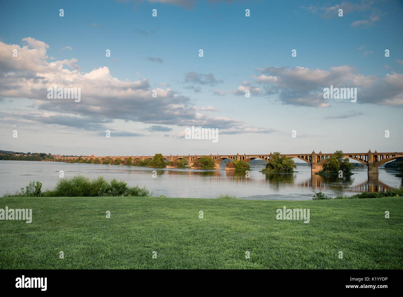 Veterans memorial bridge hi-res stock photography and images - Alamy
