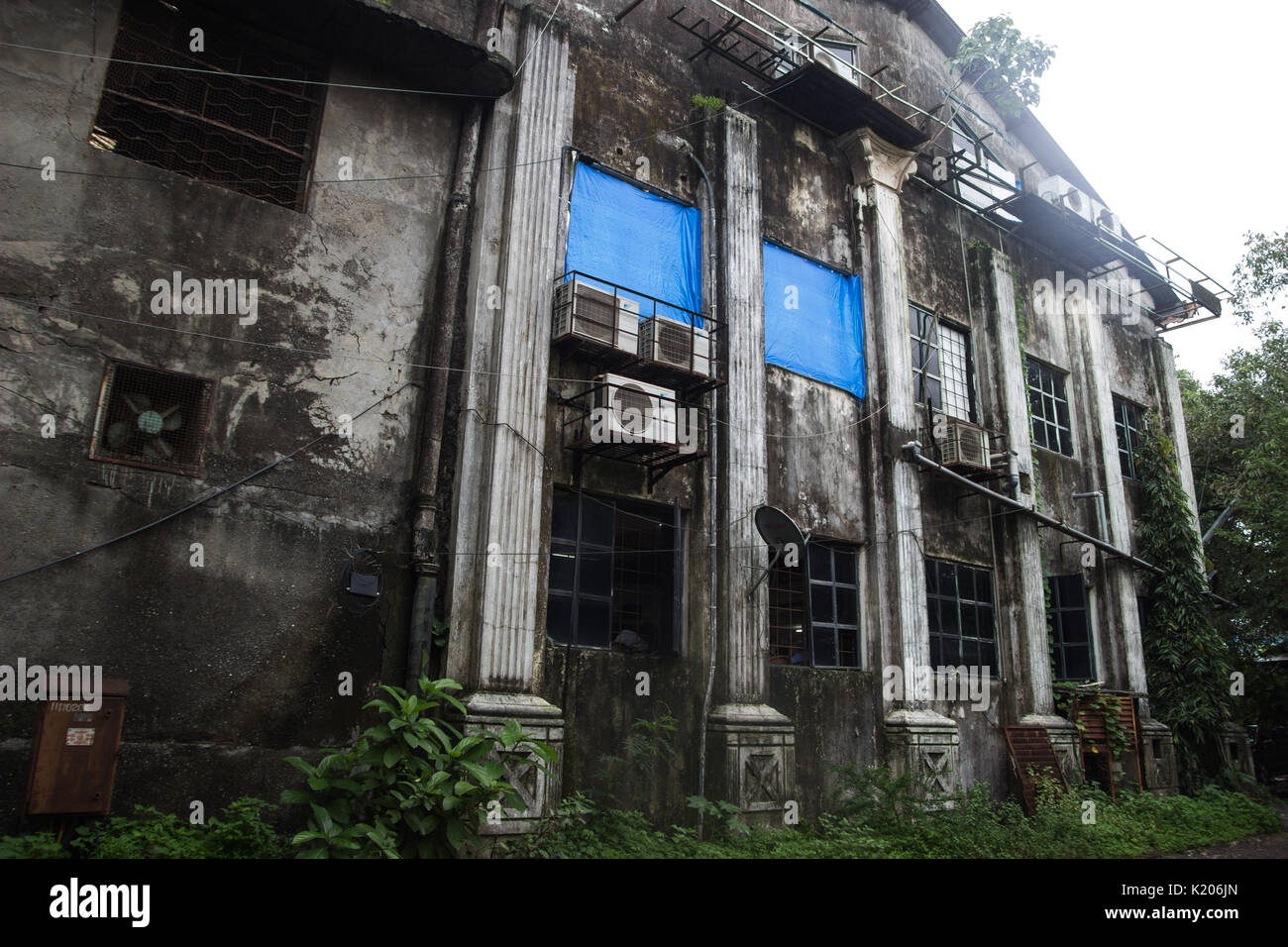 Kurla hi-res stock photography and images - Alamy