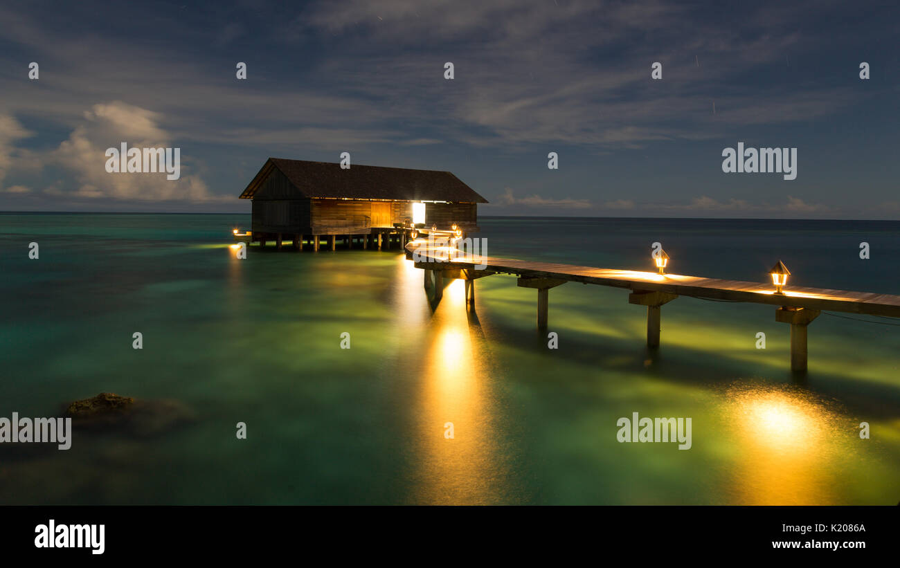 Maldives hut hi-res stock photography and images - Alamy