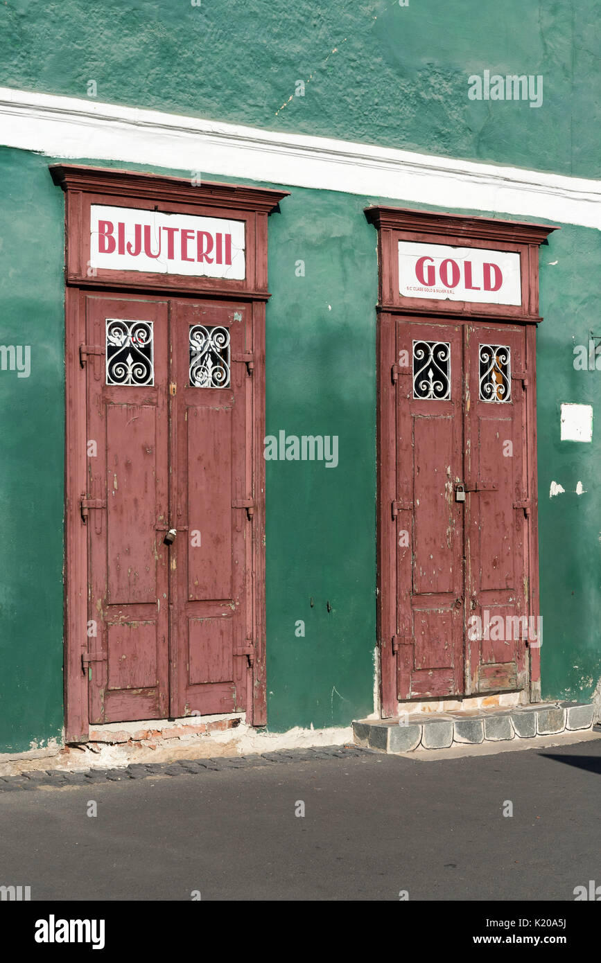 Colourful shop fronts hi-res stock photography and images - Alamy