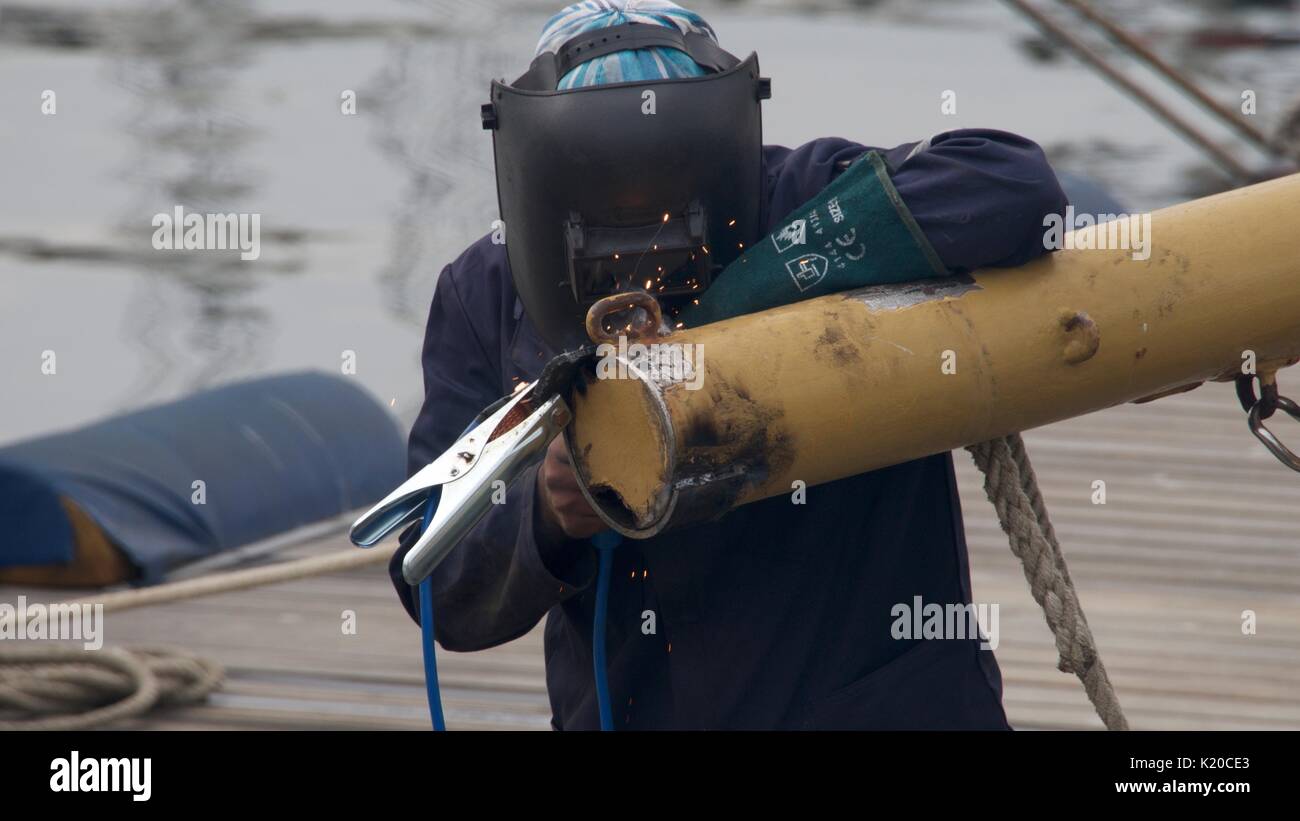 Welding a boat hi-res stock photography and images - Alamy