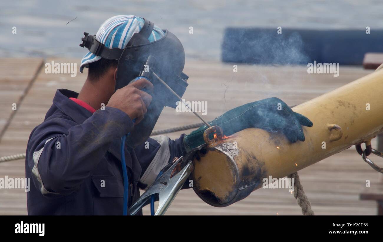 Mast welding hi-res stock photography and images - Alamy
