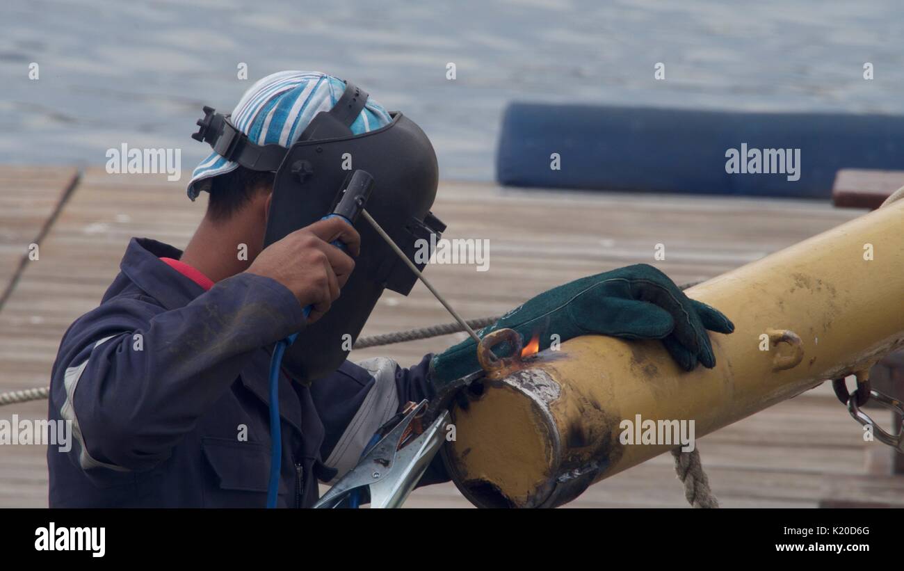 Mast welding hi-res stock photography and images - Alamy