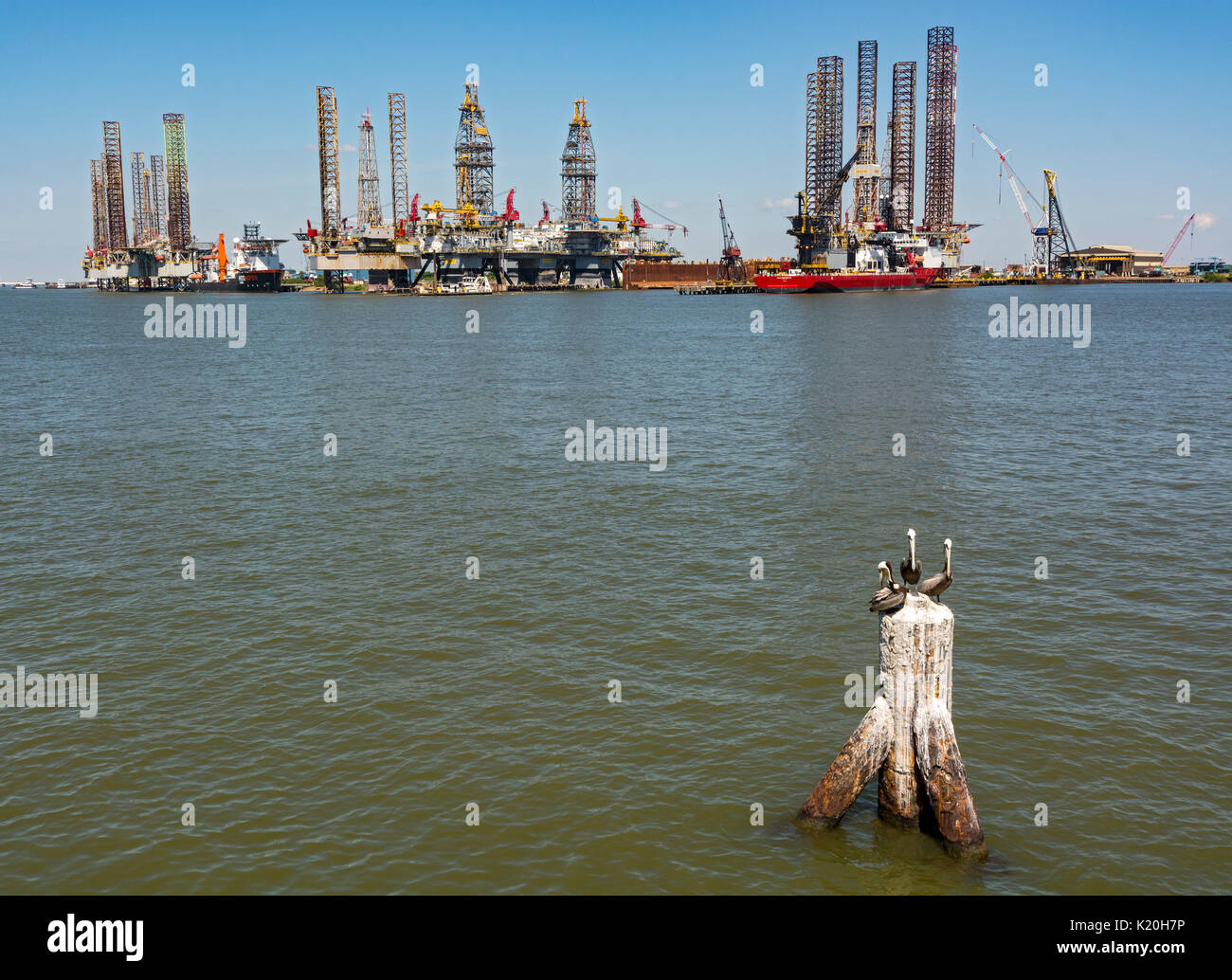 Piling rig hi-res stock photography and images - Alamy