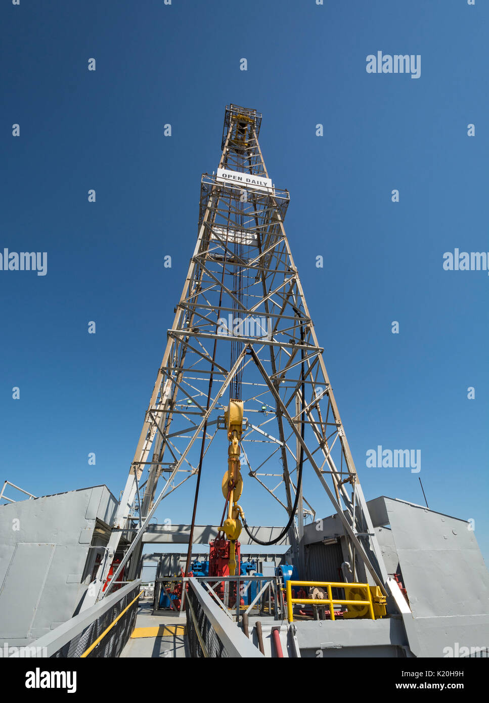 Drilling rig hi-res stock photography and images - Alamy