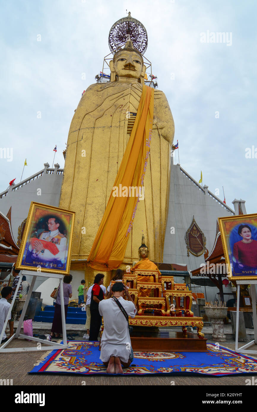 BANGKOK, THAILAND - JUL 30, 2015. Golden Buddha statue at Wat ...