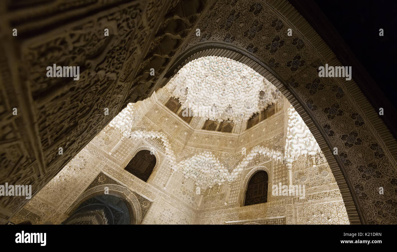 Hall of muqarnas hi-res stock photography and images - Alamy