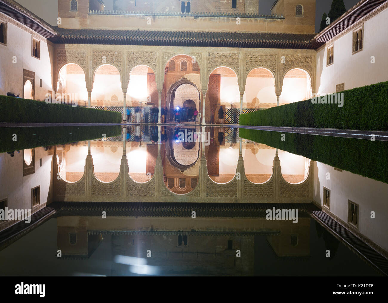 Court of the Myrtles (Patio de los Arrayanes) in night, Alhambra ...