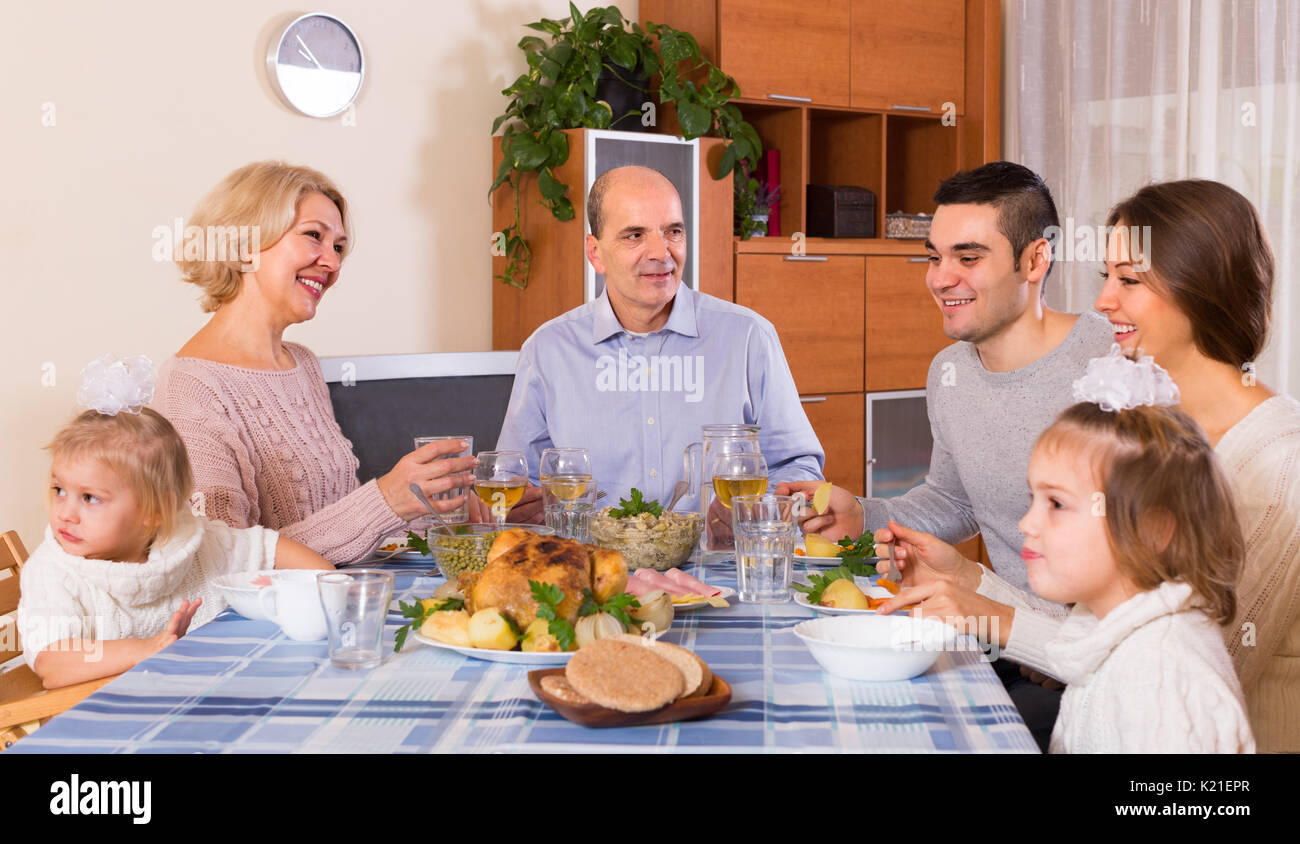Multigenerational dinner hi-res stock photography and images - Alamy
