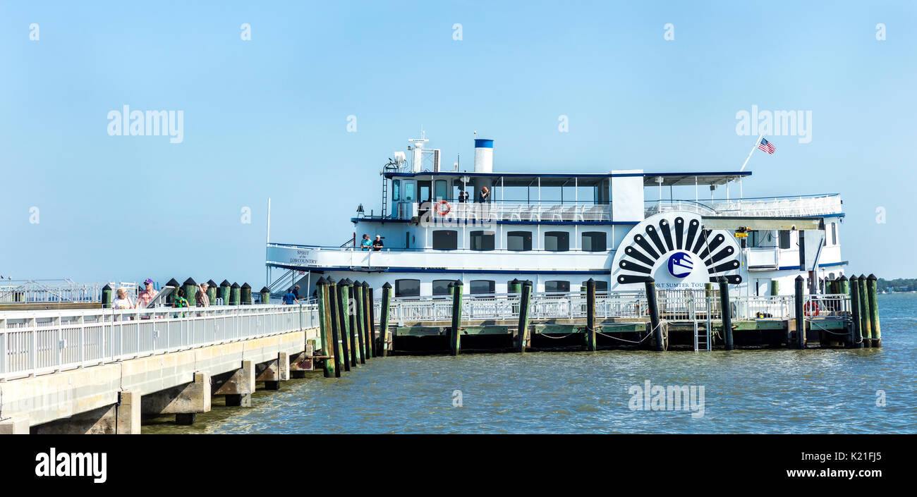 Fort sumter tour ferry boat hi-res stock photography and images - Alamy