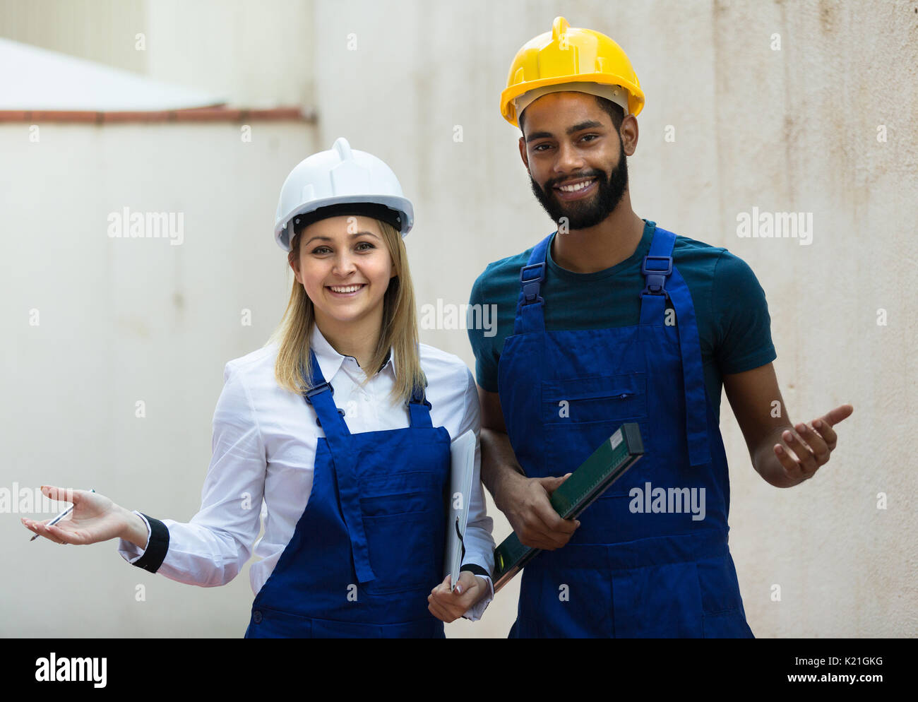 Focused black female designer hi-res stock photography and images - Alamy