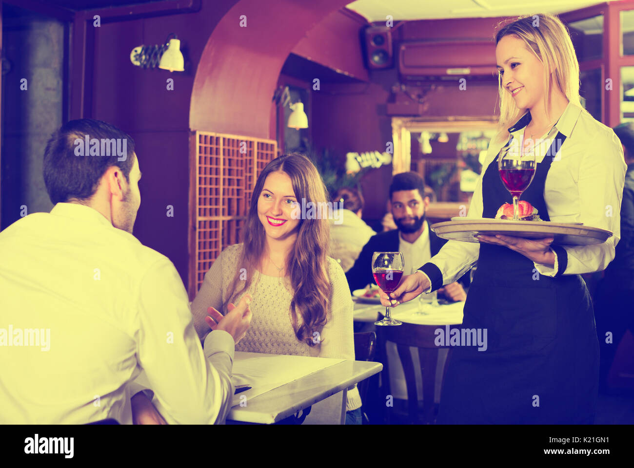 Middle class restaurant hi-res stock photography and images - Alamy