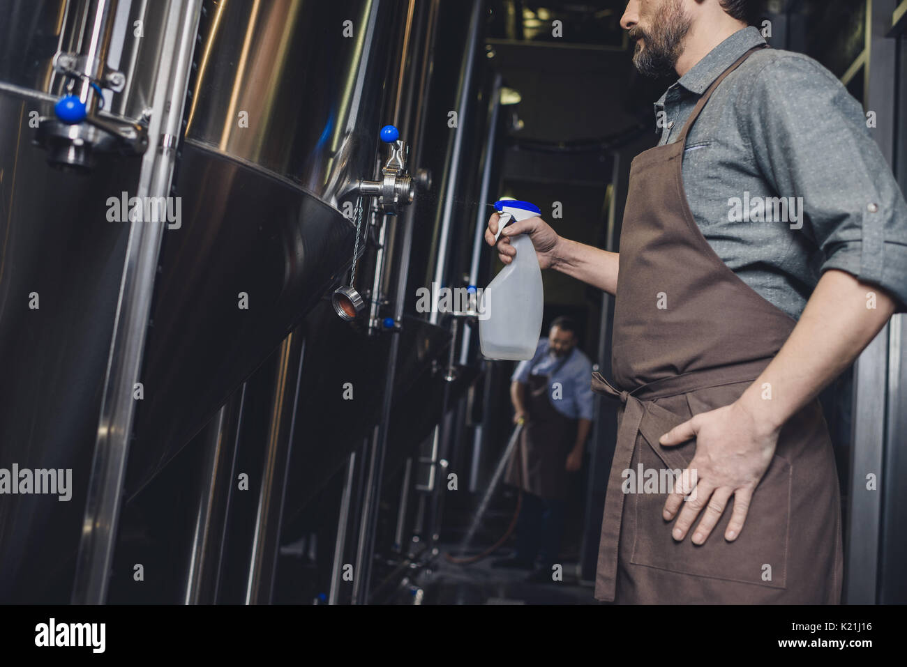 Brewery worker hi-res stock photography and images - Alamy