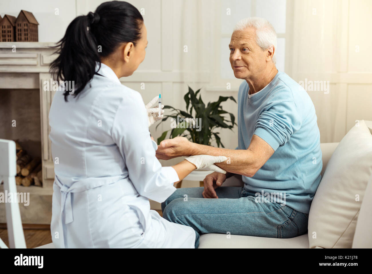 Community nurse patients home hi-res stock photography and images - Alamy