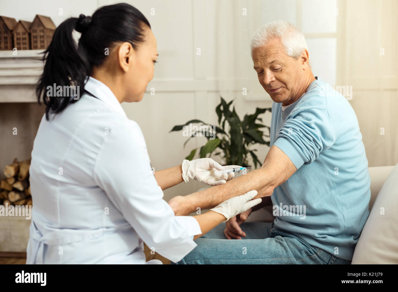 Nurse doing injection senior woman hi-res stock photography and images ...
