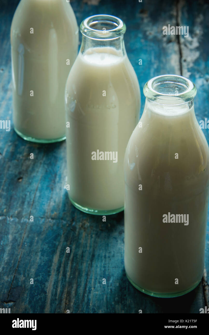 Genuine milk by the farmers market Stock Photo - Alamy