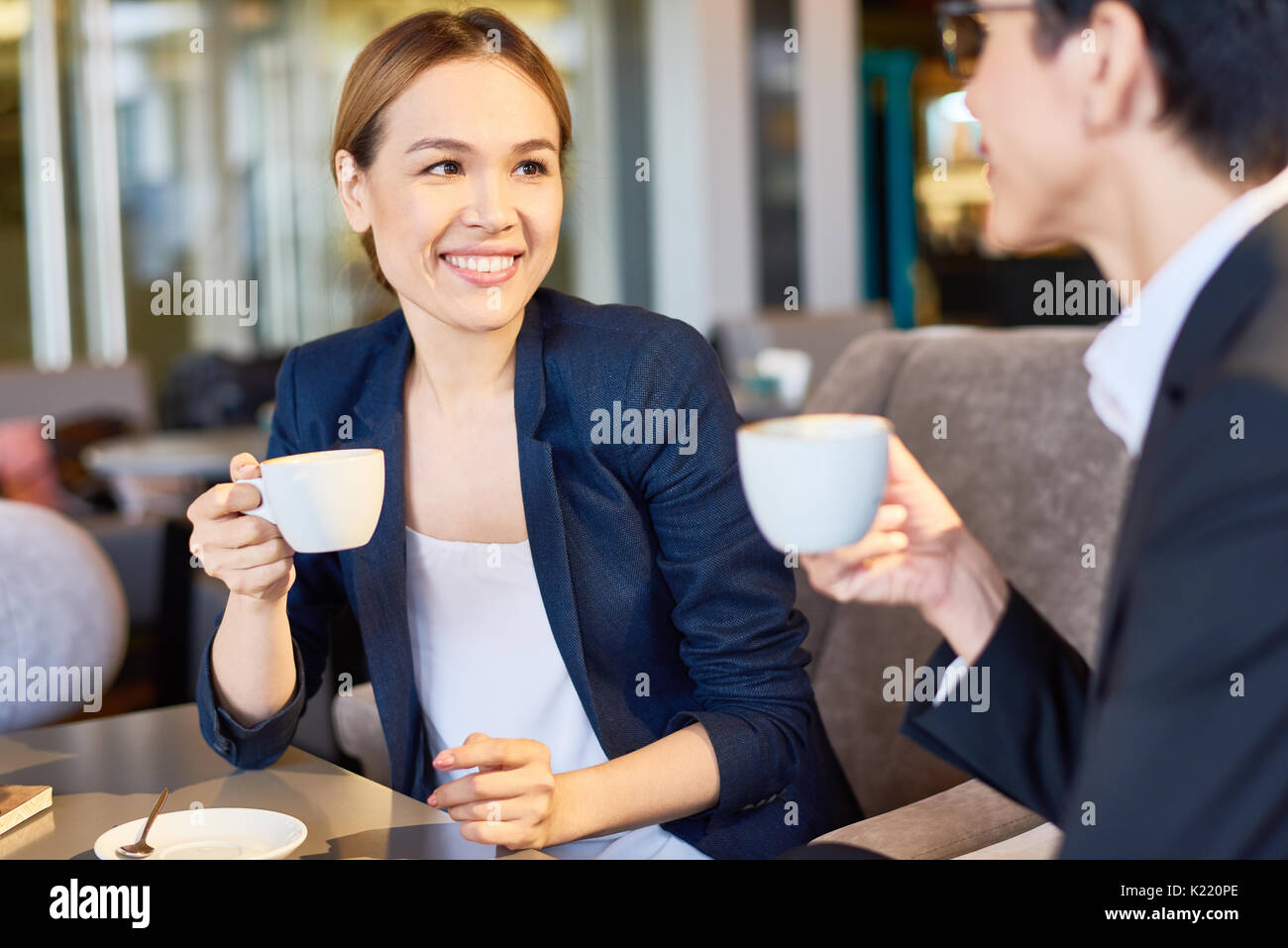 Coworker chatting hi-res stock photography and images - Alamy