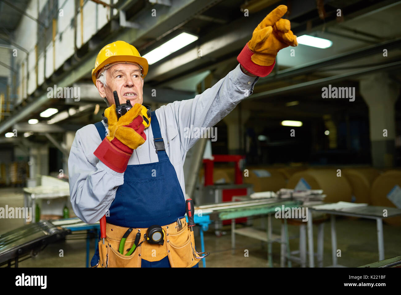 Man giving instructions hi-res stock photography and images - Alamy