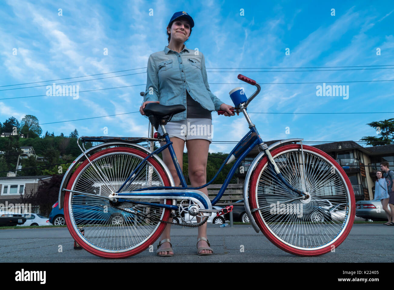 Woman with bike, Alki Beach, Seattle, Washington, USA Stock Photo - Alamy