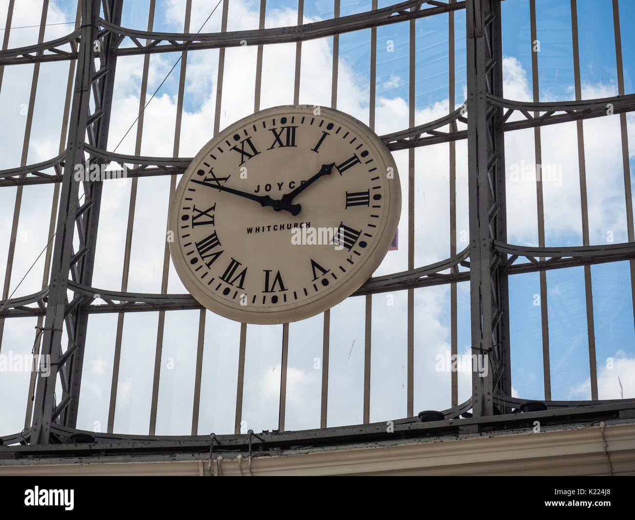 Station Clock at Lime Street Station, Liverpool, England, UK Stock ...