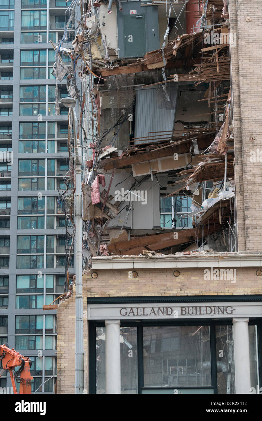 Building being demolished hi-res stock photography and images - Alamy