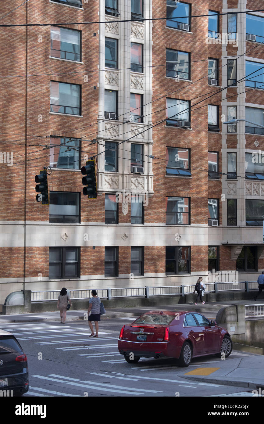 Intersection with eople crossing street and cars turning, Seattle ...