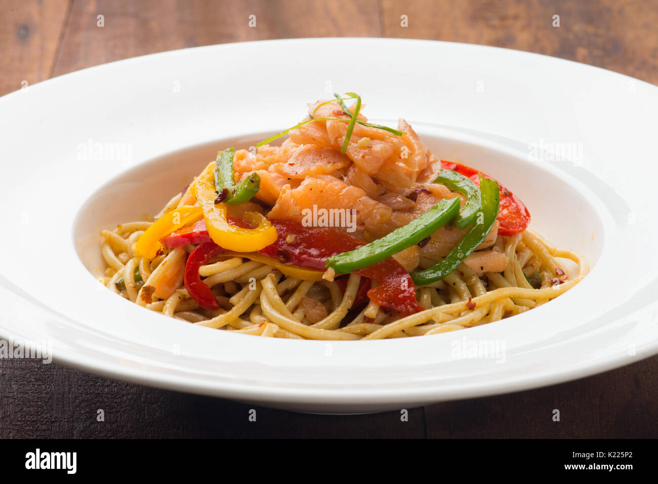 smoked salmon spaghetti Stock Photo - Alamy