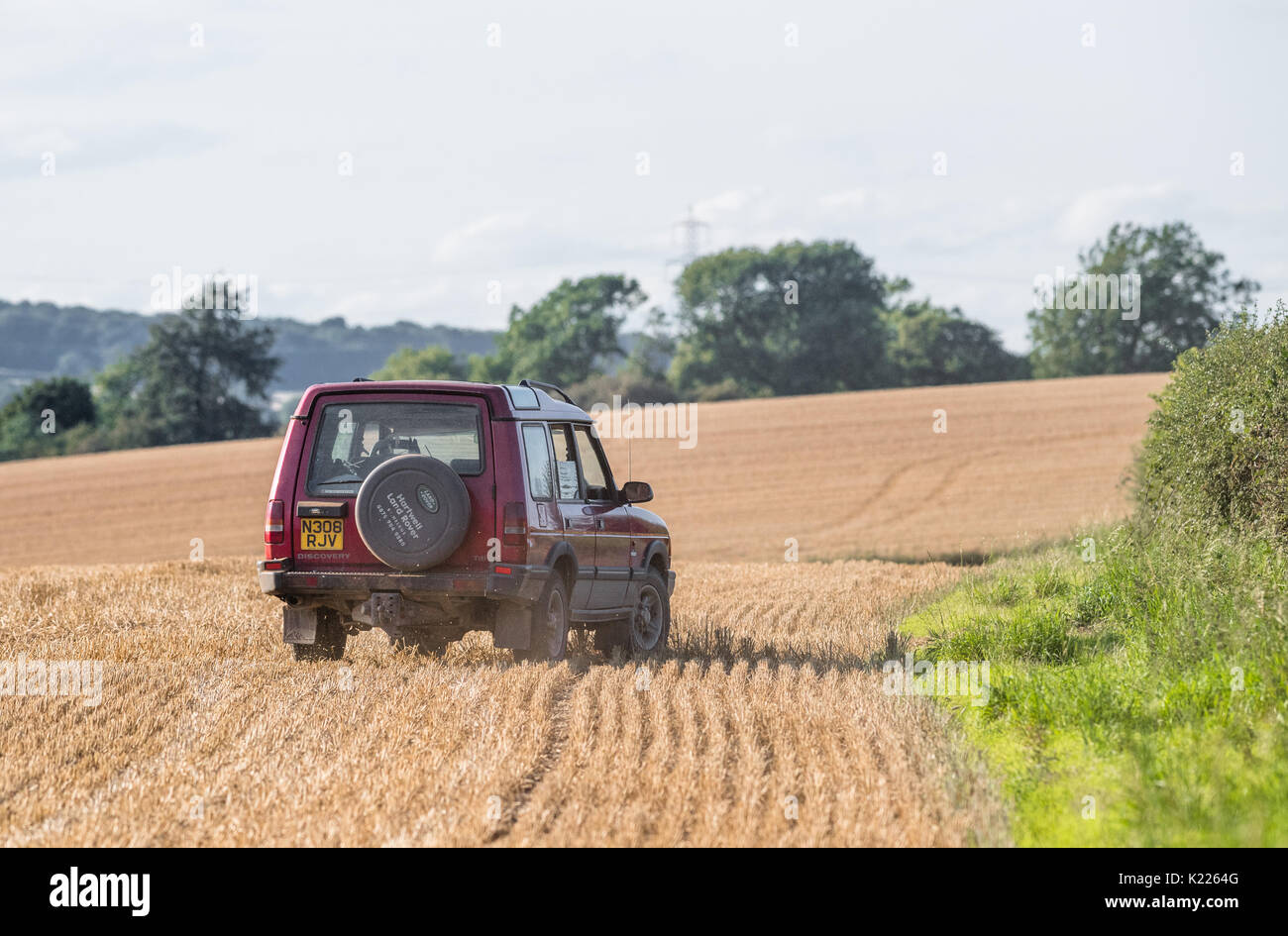 Landrover discovery mk1 in a harvest crop field Stock Photo - Alamy