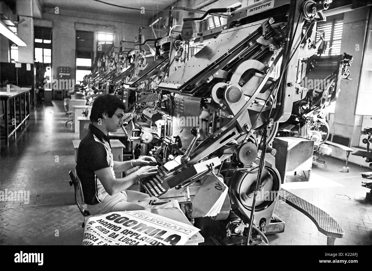 Newspaper worker printing press hi-res stock photography and images - Alamy