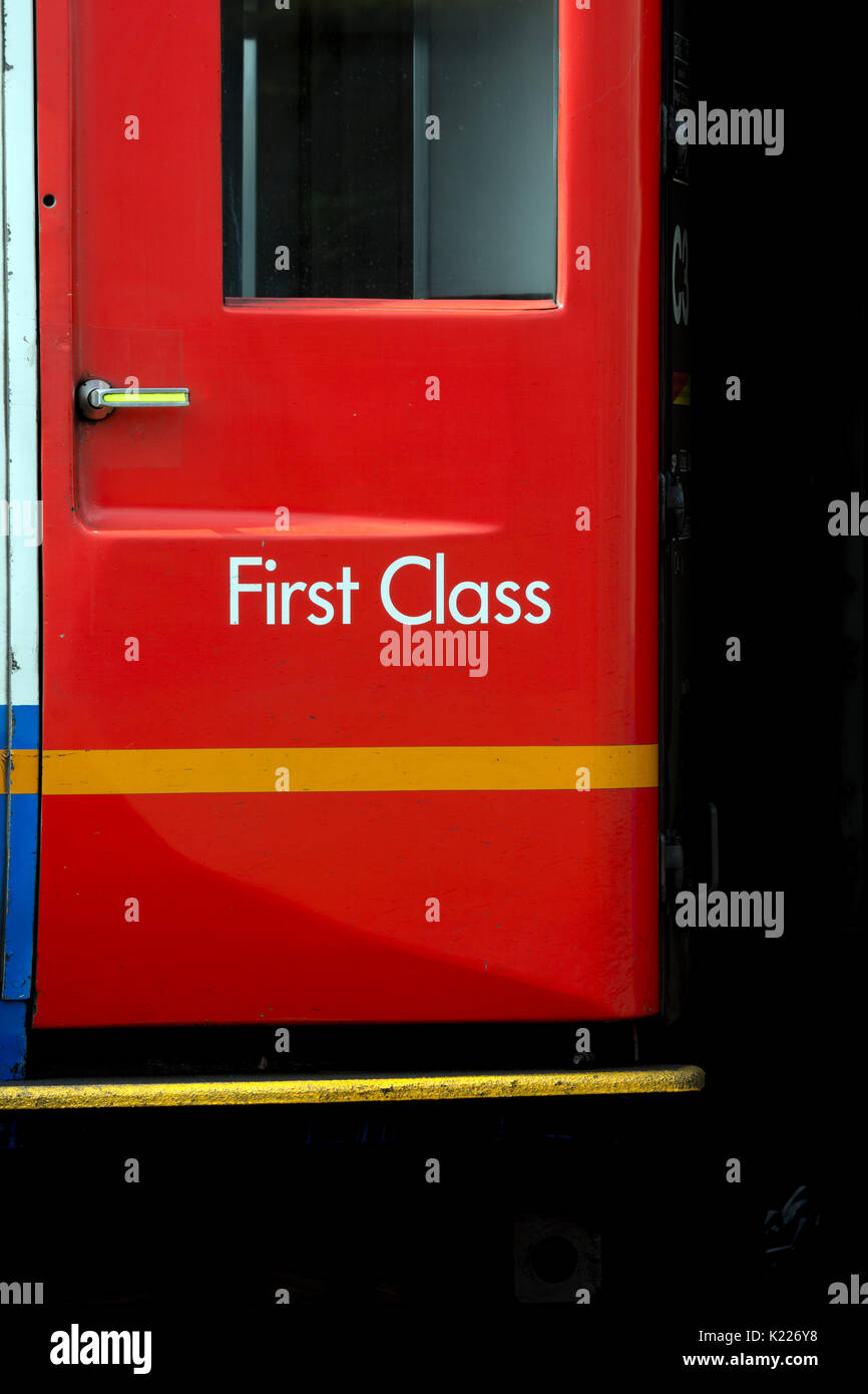 First class british railway carriage hi-res stock photography and ...