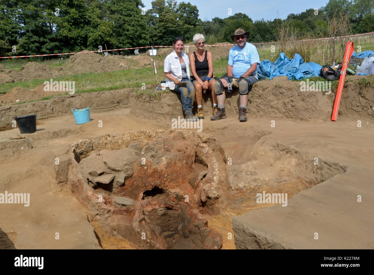 Dig sit hi-res stock photography and images - Alamy