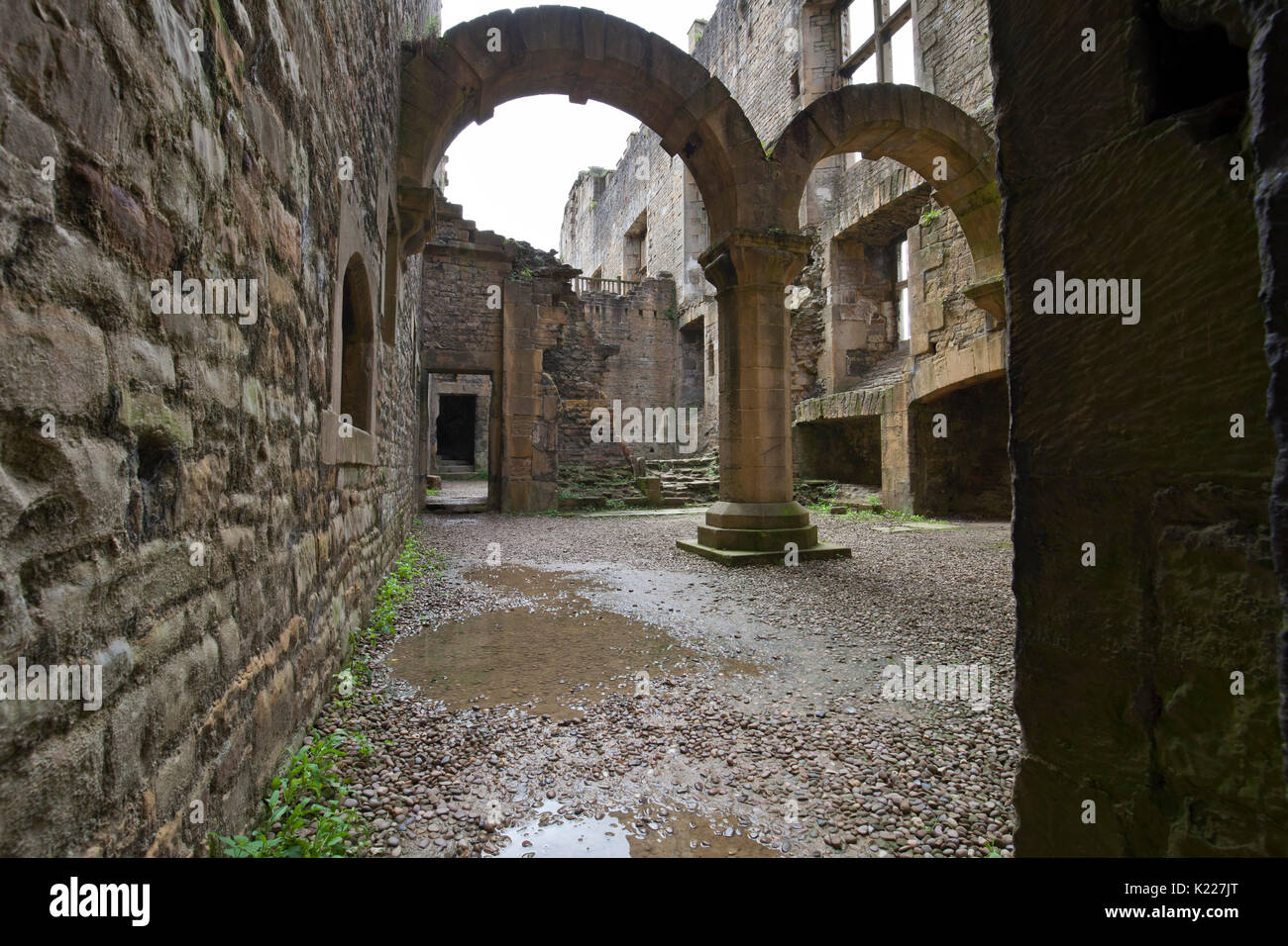Ruin ruins fireplace hi-res stock photography and images - Alamy