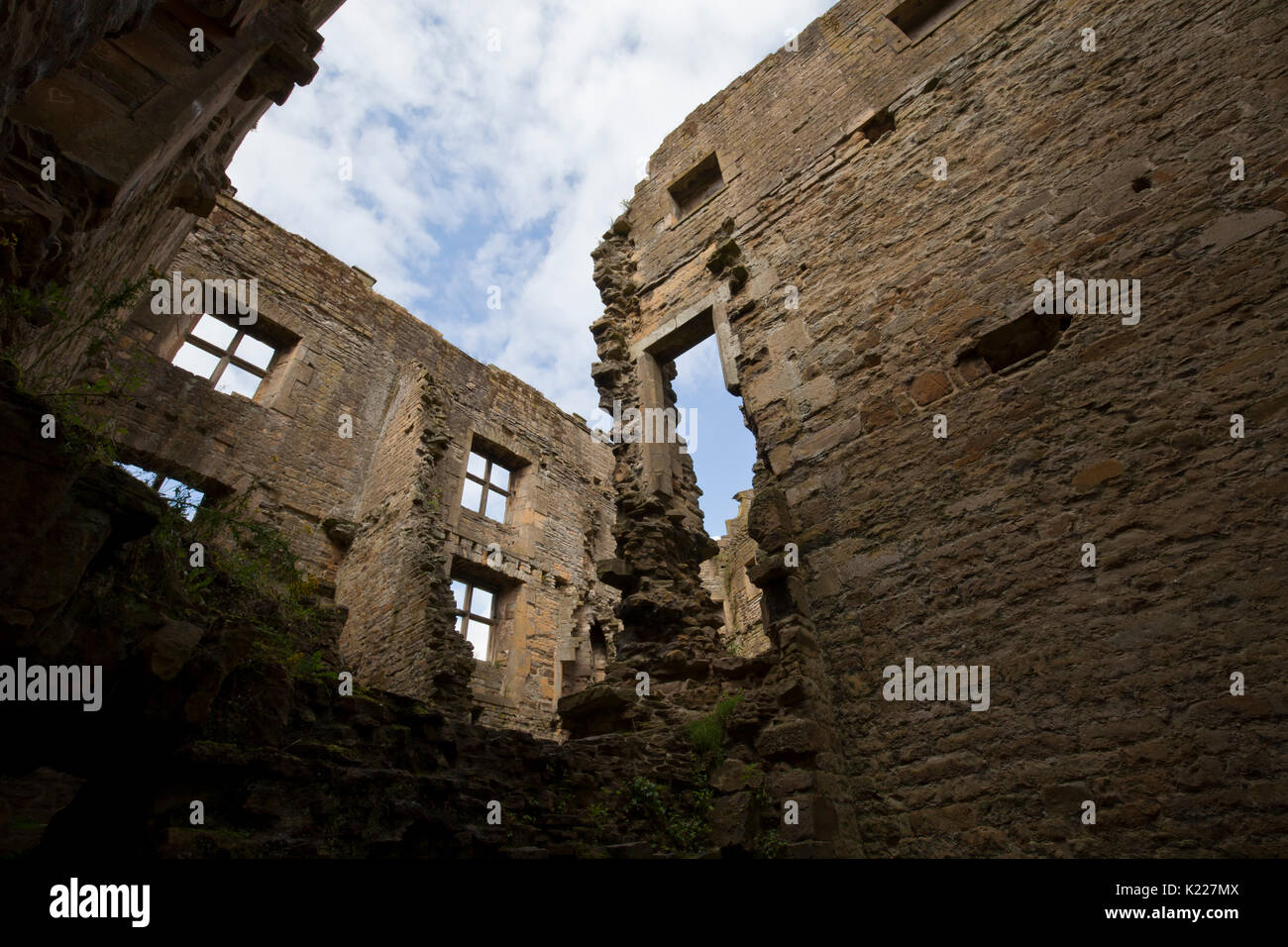 Basement windows hi-res stock photography and images - Alamy