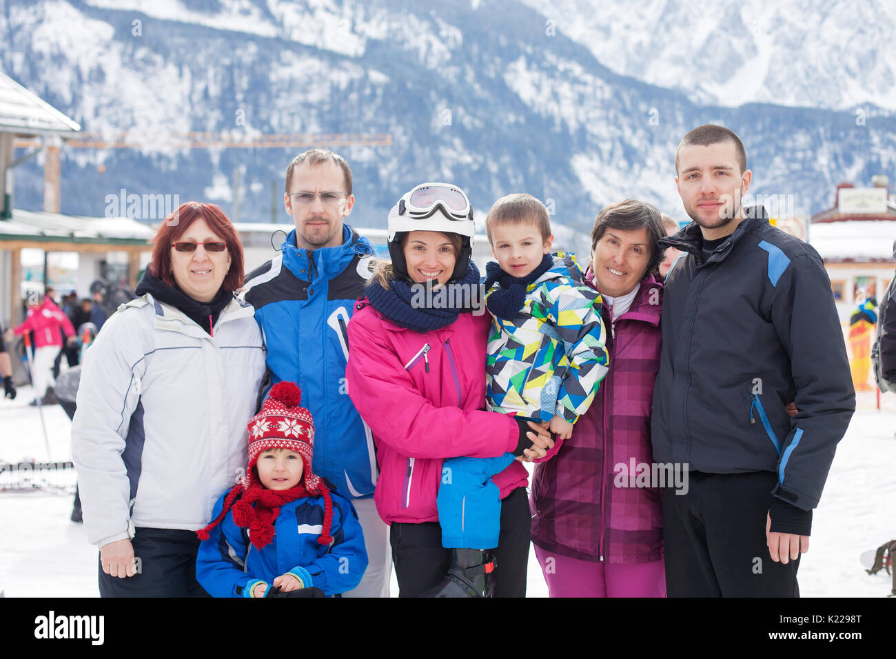 Family grandparents ski hi-res stock photography and images - Alamy