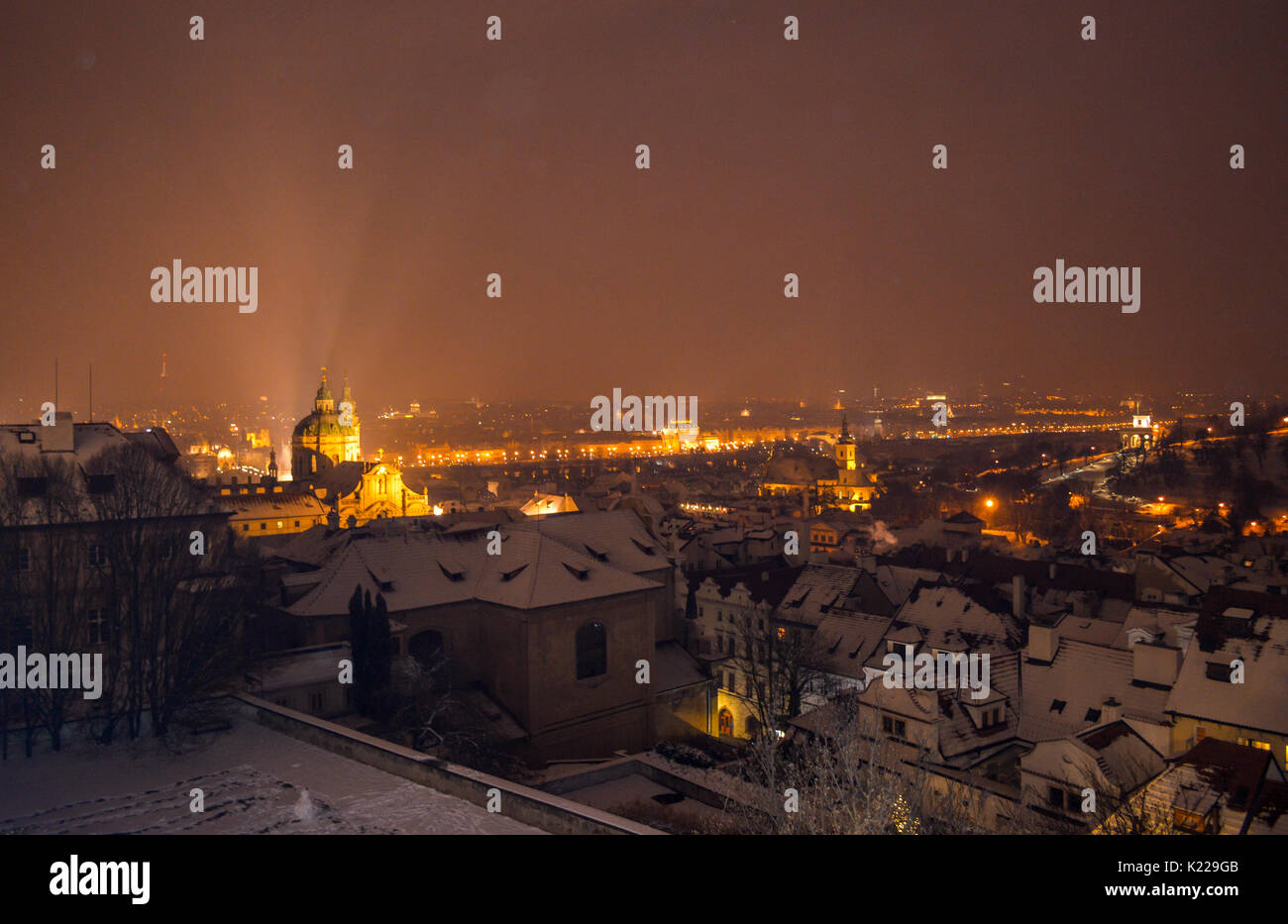 Night view architecture complex outdoors hi-res stock photography and ...