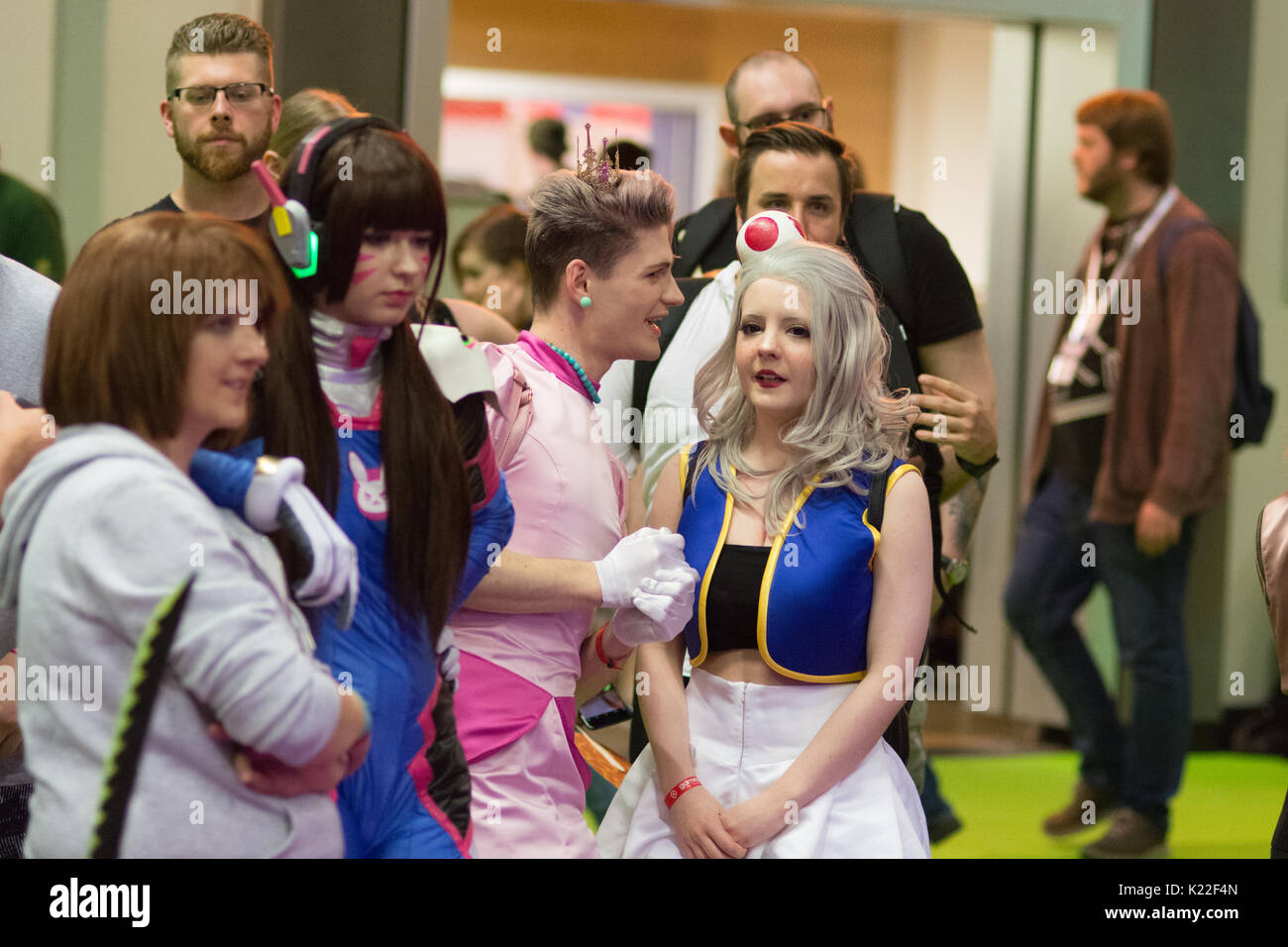 Gamer playing video game convention High Resolution Stock Photography ...