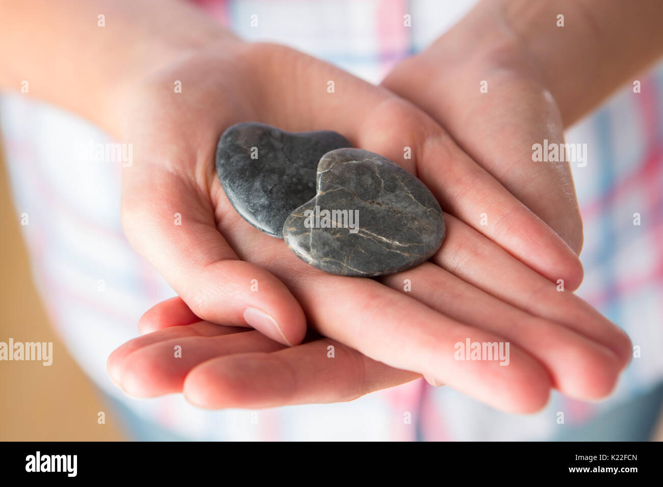 Hand holding heart stone hi-res stock photography and images - Alamy