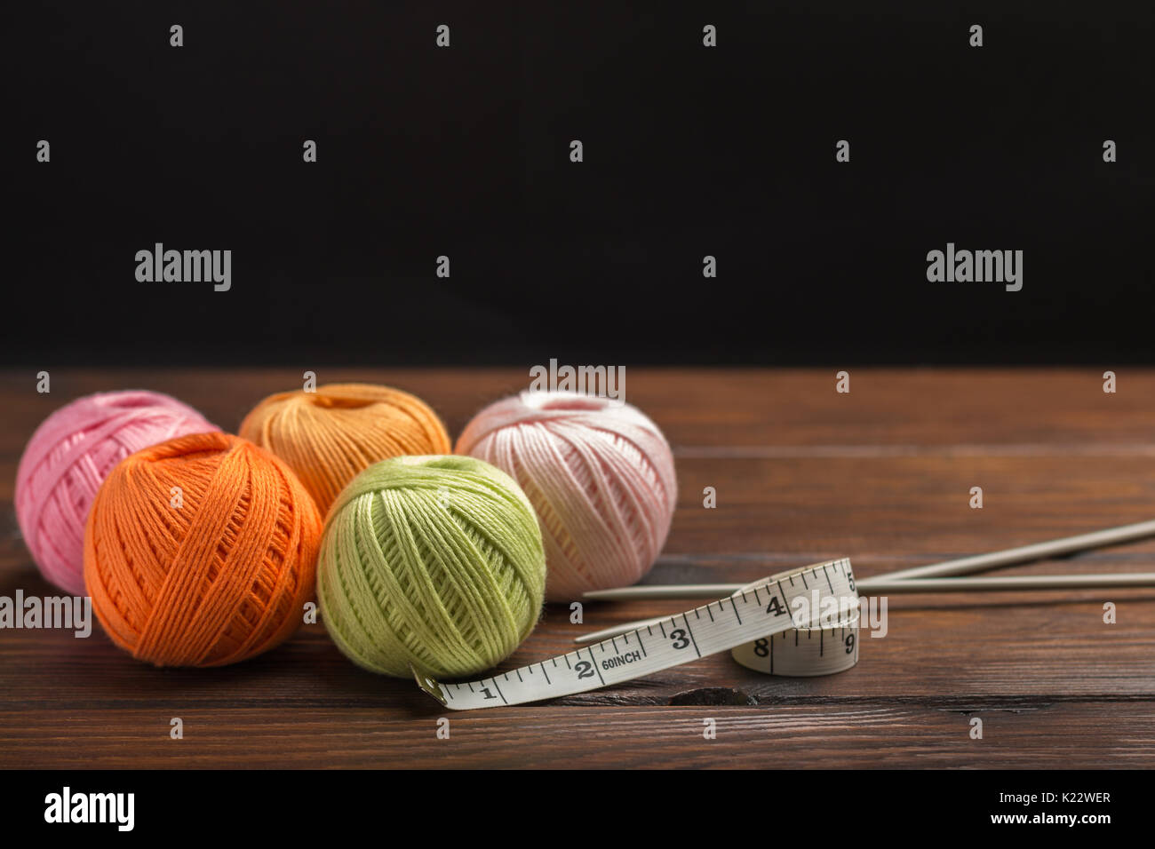 Different color woolen thread hi-res stock photography and images - Alamy