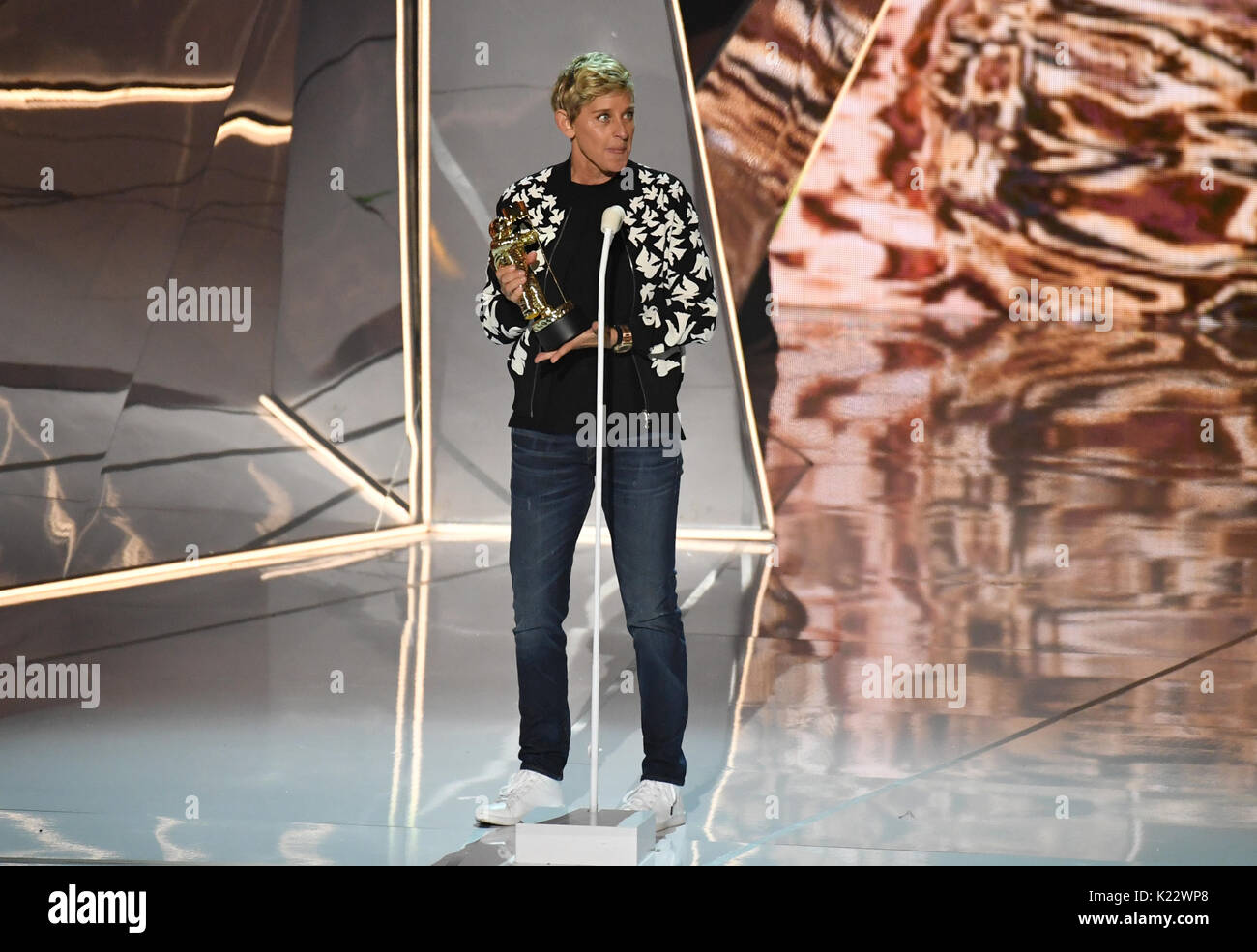 Ellen degeneres show hi-res stock photography and images - Alamy